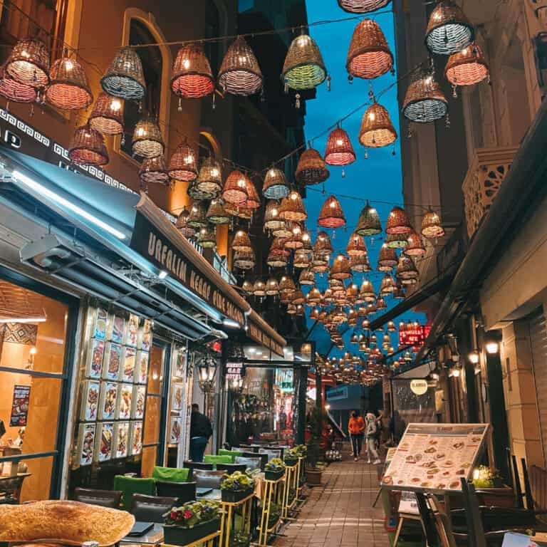 ¿SABER, CONOCER o PODER? Conjugación, usos y práctica